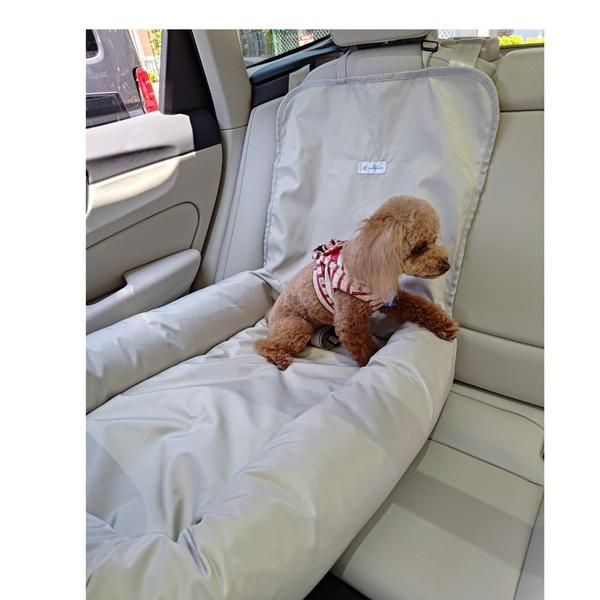 『タイムセール実施中』※このアイテムは返品・交換対象外商品です。ZOZO問い合わせ番号:86657883ショップ:EMOOR，エムールブランド:EMOOR，エムール商品名:後部座席用 広々あんしん ドライブベッドカテゴリ:ペットグッズ&gt...