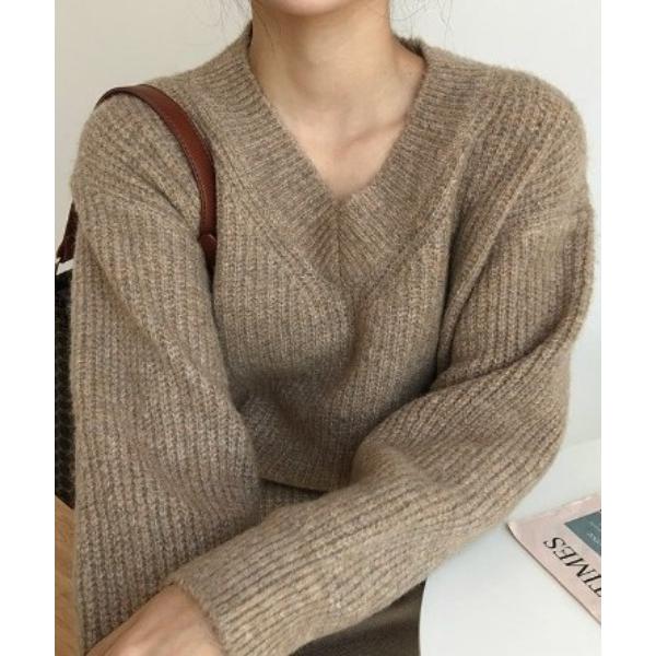 『セール実施中』ZOZO問い合わせ番号:87288562ショップ:FRP，エフアールピーブランド:BLANC FICELLE，ブランフィセル商品名:ショート丈　ニット Vネックカテゴリ:トップス>ニット/セーターブランド品番:RUB-...