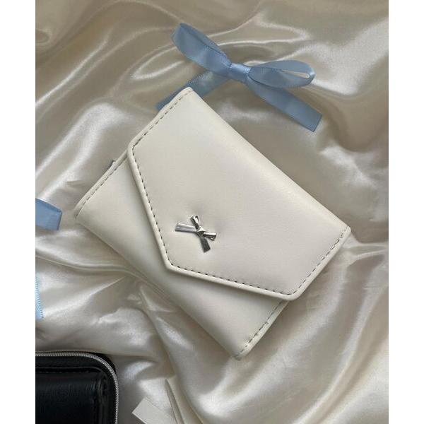 ZOZO問い合わせ番号:89338321ショップ:WEGO，ウィゴーブランド:WEGO，ウィゴー商品名:WEGO/メタルリボンレターフラップウォレットカテゴリ:財布/小物>財布ブランド品番:LG24AW11-G0019素材:[表地] ...