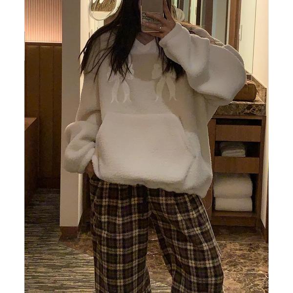 『タイムセール実施中』ZOZO問い合わせ番号:89960621ショップ:Auntie Rosa，アンティローザブランド:LYEON，リヨン，Auntie Rosa，アンティローザ商品名:リボン刺繍ボアプルオーバー/カンガルーポケットVネック...