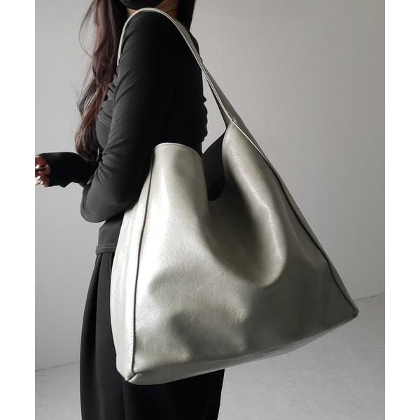 ZOZO問い合わせ番号:90289779ショップ:me+em select，ミームセレクトブランド:me+em select，ミームセレクト商品名:【 ２color ／ 大容量 】フェイクシボレザーワンハンドルショルダーバッグ ／ fake...