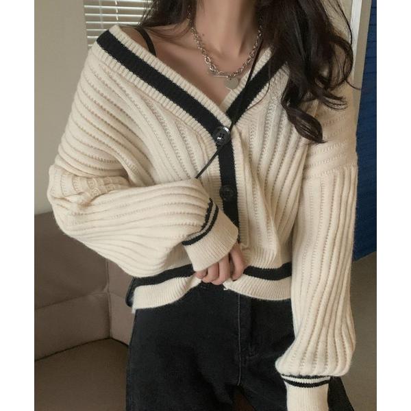 『タイムセール実施中』ZOZO問い合わせ番号:90390470ショップ:Auntie Rosa，アンティローザブランド:LYEON，リヨン，Auntie Rosa，アンティローザ商品名:Vネックショートニットカーディガン/スクール風ライン入...