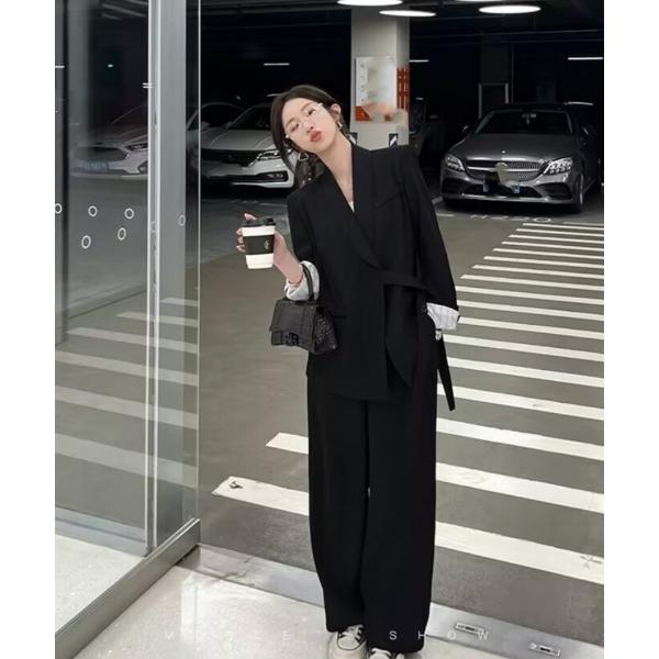 『セール実施中』ZOZO問い合わせ番号:90889686ショップ:Ritzy，リッツィーブランド:Ritzy，リッツィー商品名:ベルトデザインテーラードジャケット+パンツ　2点セットカテゴリ:ジャケット/アウター>セットアップブランド...