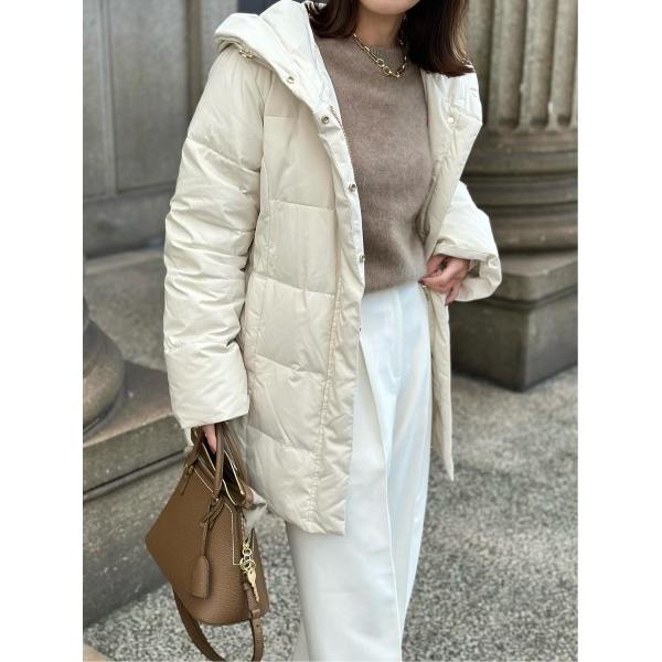 『セール実施中』参考価格：31，900円発売時期：2023年10月コンディション：D（傷・汚れあり）傷や汚れがあるが使用には問題ないアイテム全体的：汚れ、型崩れ参考商品名：ショールカラーミドルダウンコート参考品番：EM232110113【商...