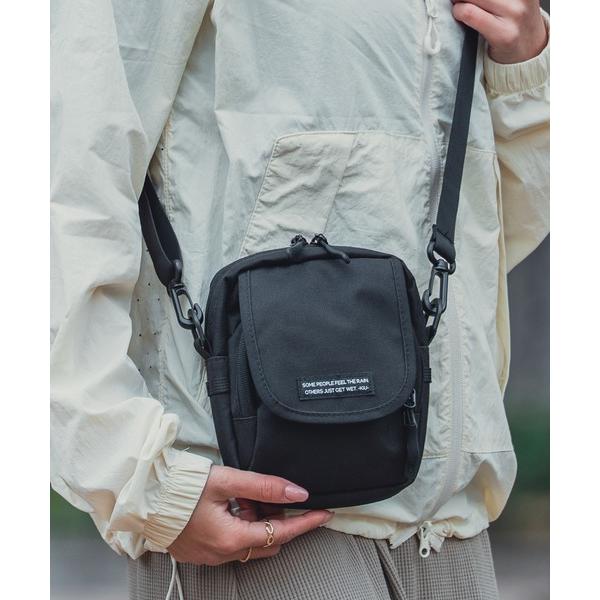 ZOZO問い合わせ番号:91144182ショップ:Wpc./KiU，ダブリュピーシーキウブランド:KiU，キウ商品名:600D フラップポケットショルダーバッグカテゴリ:バッグ>ショルダーバッグブランド品番:K437素材:ポリエステル...
