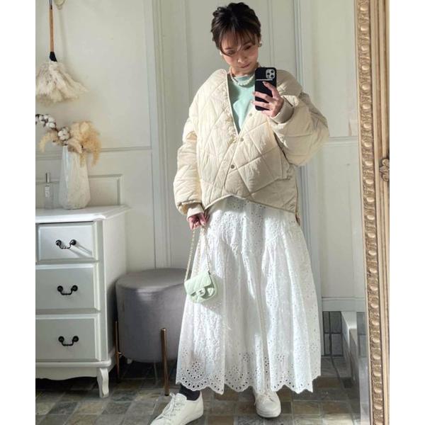 『セール実施中』参考価格：12，800円発売時期：2021年12月コンディション：C（やや使用感あり）使用感があり、やや気になる傷や汚れがあるアイテム全体的：汚れすそ周り：毛玉参考商品名：キルティング サイドジップ ブZIP中綿ブルゾン参考...