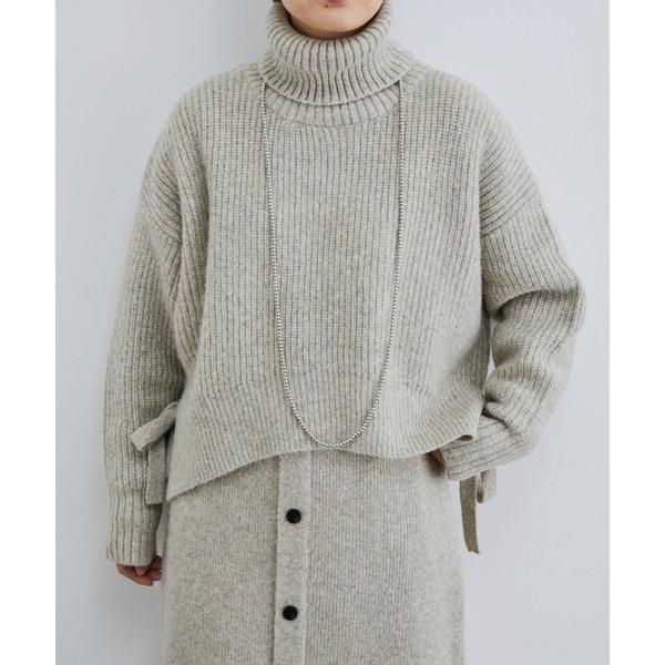 『セール実施中』参考価格：3，630円発売時期：2021年12月コンディション：C（やや使用感あり）使用感があり、やや気になる傷や汚れがあるアイテム全体的：型崩れ参考商品名：【WEB限定】ウール混サイドリボンタートルネックニットプルオーバー...