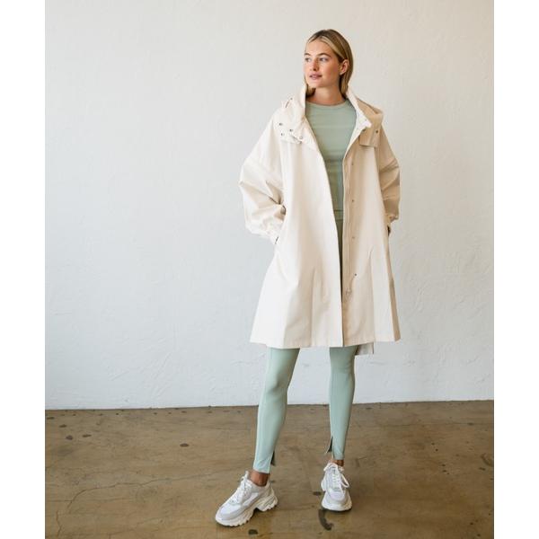 『セール実施中』参考価格：31，900円発売時期：2023年08月コンディション：B（目立つ使用感なし）使用感が少ない、または気にならないアイテムすそ周り：汚れ参考商品名：【emmi atelier】ユーティリティーポンチョコート参考品番：...