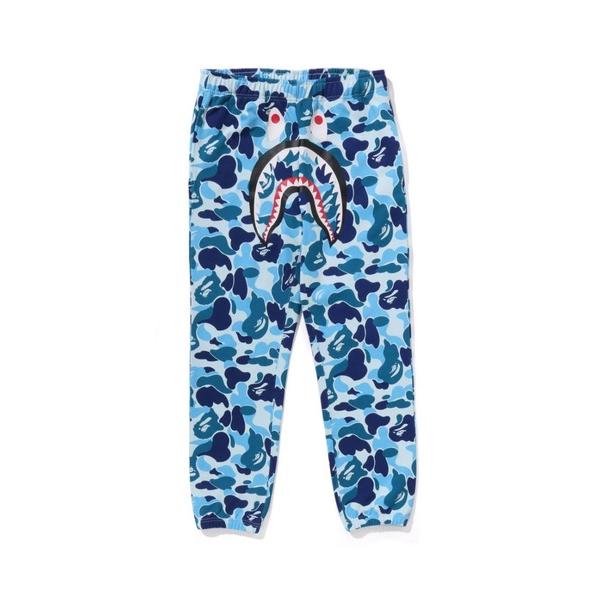 ZOZO問い合わせ番号:92216174ショップ:A BATHING APE，ア ベイシング エイプブランド:A BATHING APE，アベイシングエイプ商品名:ABC CAMO SHARK REGULAR FIT SWEAT PANTS...