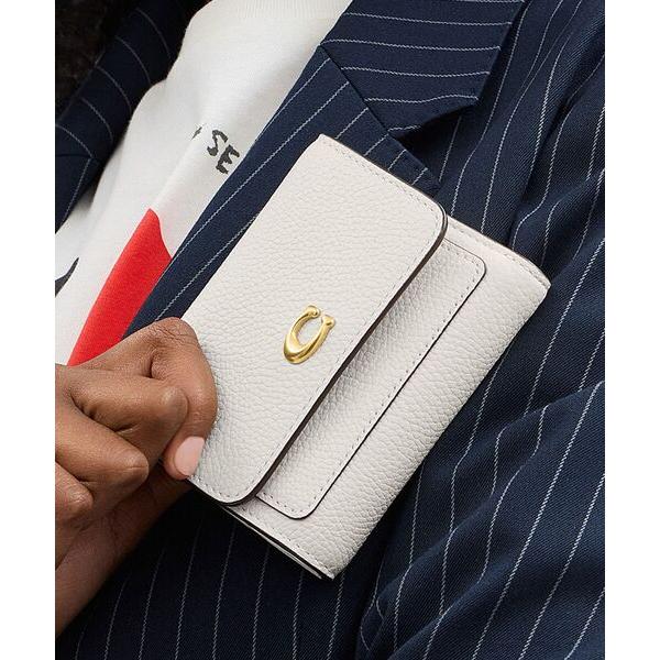 ZOZO問い合わせ番号:92385727ショップ:COACH，コーチブランド:COACH，コーチ商品名:ミラ スモール フラップ ウォレットカテゴリ:財布/小物>財布ブランド品番:CAO13 B4HA素材:牛革原産国:ベトナム製カラー...