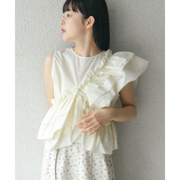 『セール実施中』ZOZO問い合わせ番号:92597897ショップ:KBF，ケービーエフブランド:KBF，ケイビーエフ商品名:マルチWAYクロスフリルブラウスカテゴリ:トップス>シャツ/ブラウスブランド品番:KBA5-23J370素材:...