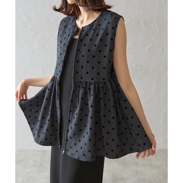 ZOZO問い合わせ番号:92767060ショップ:Bonjour Sagan，ボンジュールサガンブランド:each，イーチ，Bonjour Sagan，ボンジュールサガン商品名:フロッキードットペプラムジップアップノースリベストカテゴリ:ト...