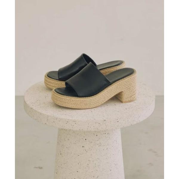 ZOZO問い合わせ番号:92770424ショップ:ACYM，アシームブランド:ACYM，アシーム商品名:Volume heel jute サンダルカテゴリ:シューズ>サンダルブランド品番:035185001素材:ベージュ：麻  / ブ...