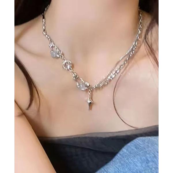 『セール実施中』ZOZO問い合わせ番号:92773640ショップ:Mayree，メイリーブランド:Mayree，メイリー商品名:【float】Y2K クロス×ストーン アシンメトリー チャーム ネックレスカテゴリ:アクセサリー>ネック...