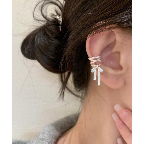 ZOZO問い合わせ番号:92843778ショップ:Ada.，エイダブランド:Forcement，フォースメント商品名:「横顔、もっと可愛く。編み上げリボンでつくる“余韻のある甘さ”イヤーカフ」ペアイヤーカフカテゴリ:アクセサリー>イヤ...