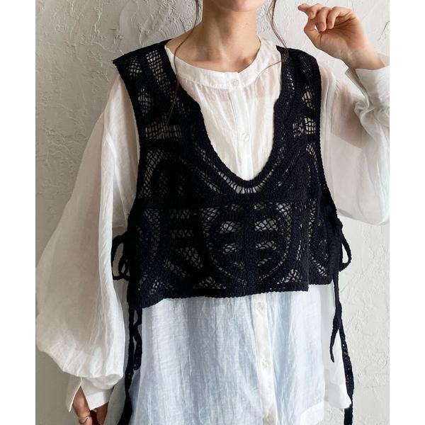 『セール実施中』ZOZO問い合わせ番号:93012856ショップ:wears，ウェアーズブランド:She's Closet，シーズクローゼット商品名:ショート丈サイドリボン深Vネックかぎ編みクロシェベストカテゴリ:トップス>ベストブラ...