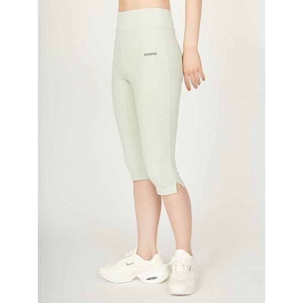 ※このアイテムは返品・交換対象外商品です。ZOZO問い合わせ番号:93187499ショップ:emmi，エミブランド:emmi，エミ商品名:サステナレッチカプリレギンスカテゴリ:レッグウェア>レギンス/スパッツブランド品番:14WCP2...