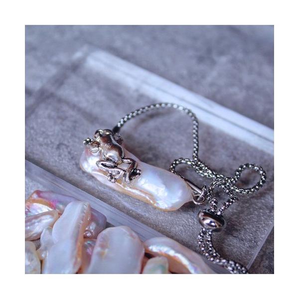 ZOZO問い合わせ番号:93252317ショップ:TONE，トーンブランド:tone，トーン商品名:【Willija】金属アレルギー対応《Captivate》カエルモチーフと歪みパールのブレスレット(MA)カテゴリ:アクセサリー>ブレ...