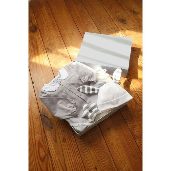 ※このアイテムは返品・交換対象外商品です。ZOZO問い合わせ番号:93521293ショップ:agnes b.，アニエスベーブランド:agnes b.，アニエスベー商品名:WEB限定 ベビー ギフトボックス ボネ・ラトル・2wayオール 3点...