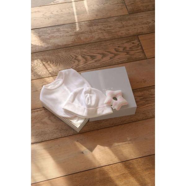 ※このアイテムは返品・交換対象外商品です。ZOZO問い合わせ番号:93521295ショップ:agnes b.，アニエスベーブランド:agnes b.，アニエスベー商品名:WEB限定 ベビーギフトボックス ボネ・スタイ・ラトル 3点セットカテ...