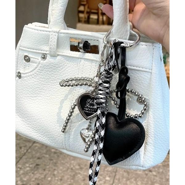 『セール実施中』ZOZO問い合わせ番号:93995718ショップ:DIAVEL，ディアベルブランド:SHEENA，シーナ商品名:ハートカラビナ付きリボン×ハートバッグチャーム/マルチチャームカテゴリ:アクセサリー>チャームブランド品番...