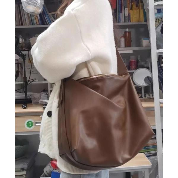 『タイムセール実施中』ZOZO問い合わせ番号:94989390ショップ:CALIFORNIA OUTFITTERS，カリフォルニア アウトフィッターズブランド:folka，フォルカ商品名:5E23 PUレザー メタルバックル ワンショルダー...