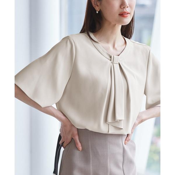 『タイムセール実施中』ZOZO問い合わせ番号:94991261ショップ:ROPE' PICNIC，ロぺピクニックブランド:ROPE' PICNIC，ロペピクニック商品名:メタルパーツフロントフリルタイブラウス/通勤対応カテゴリ:トップス&g...