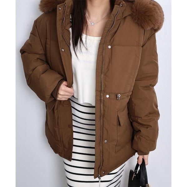 『タイムセール実施中』参考価格：7，990円発売時期：2024年09月コンディション：A（使用感なし）数回使用した程度で使用感が感じられないアイテム参考商品名：グラスラインボリューム中綿ジャケット フード付 ファー付きショートコート エコフ...