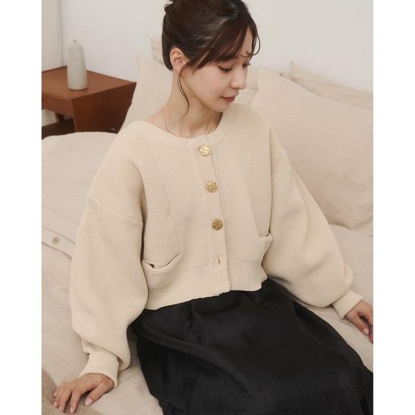 ZOZO問い合わせ番号:95254163ショップ:moi tytto，モイ　テュットブランド:moi tytto，モイテュット商品名:ニュアンスボタンノーカラーニットカーディガンカテゴリ:トップス>カーディガン/ボレロブランド品番:M...