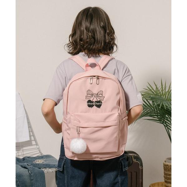ZOZO問い合わせ番号:95415096ショップ:moredays store，モアデイズ・ストアブランド:URBAN CHERRY，アーバンチェリー商品名:ポンポン付きチェリーロゴ刺繍リュックカテゴリ:バッグ>バックパック/リュック...