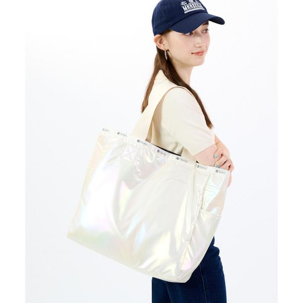ZOZO問い合わせ番号:95482847ショップ:LeSportsac，レスポートサックブランド:LeSportsac，レスポートサック商品名:GRADIENT LG REVERSE TOTE パーライズドグラディエント/サンダーカテゴリ:...