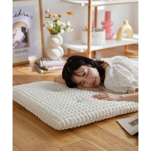 ZOZO問い合わせ番号:95483988ショップ:nissen，ニッセンブランド:COCOPLATZ interior，ココプラッツインテリア商品名:ソファーマットにもなるごろ寝マット ぽこぽこデザイン｜60×180cm 【furry do...