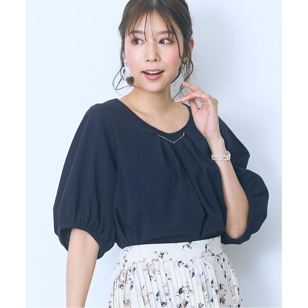 ZOZO問い合わせ番号:95682461ショップ:SMILE LAND，スマイルランドブランド:marun，マルン，SMILE LAND，スマイルランド商品名:＜大きいサイズ＞ハートアクセ付フロントタックブラウス　marunカテゴリ:トップ...