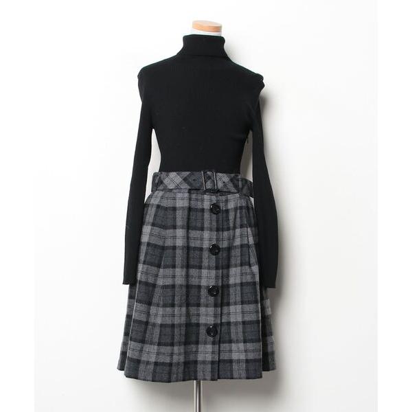 『セール実施中』参考価格：39，600円発売時期：2018年10月コンディション：B（目立つ使用感なし）使用感が少ない、または気にならないアイテム全体的：毛玉、汚れ留め具：剥げ付属品：ベルト参考商品名：トレンチディティールニットコンビドレス...