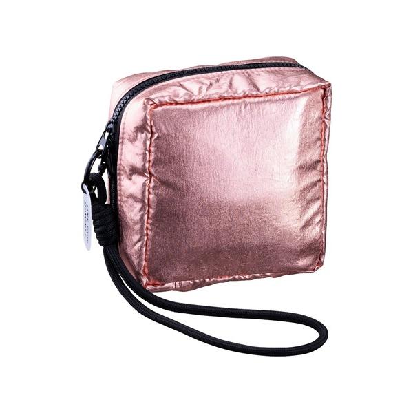 ZOZO問い合わせ番号:95876504ショップ:MARK'S，マークスブランド:MARK'S，マークス商品名:ハンドストラップ コレクション マークス メタリック スクエアポーチカテゴリ:財布/小物>ポーチブランド品番:HDS-PO...