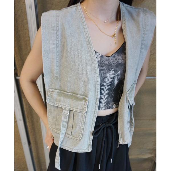 ZOZO問い合わせ番号:96565360ショップ:AMERI VINTAGE，アメリビンテージブランド:Ameri，アメリ商品名:COMPACT FADE DENIM VESTカテゴリ:トップス>ベストブランド品番:022510691...
