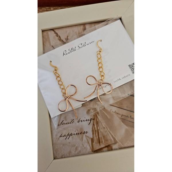 ※このアイテムは返品・交換対象外商品です。ZOZO問い合わせ番号:96600175ショップ:TONE，トーンブランド:tone，トーン商品名:【ReeHK.Sakura】リボンピアス(MA)カテゴリ:アクセサリー>ピアス（両耳用）ブラ...