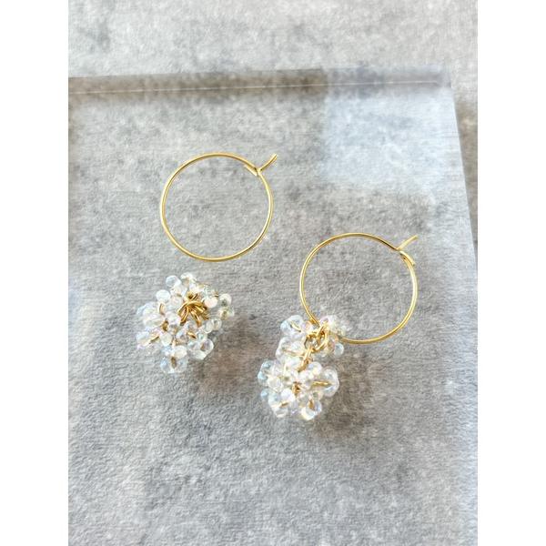 ※このアイテムは返品・交換対象外商品です。ZOZO問い合わせ番号:96635087ショップ:TONE，トーンブランド:tone，トーン商品名:【YM】フープ×オーロラチェコガラスビーズ　ニッケルフリーピアス(MA)カテゴリ:アクセサリー&g...