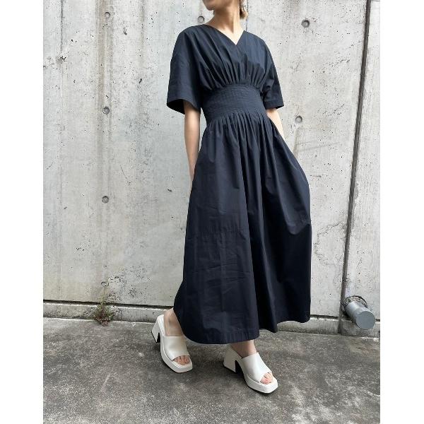 参考価格：23，100円発売時期：2023年05月コンディション：C（やや使用感あり）使用感があり、やや気になる傷や汚れがあるアイテム全体的：汚れ参考商品名：ラウンドフォームドレス / Round Form Dress参考品番：25S655...