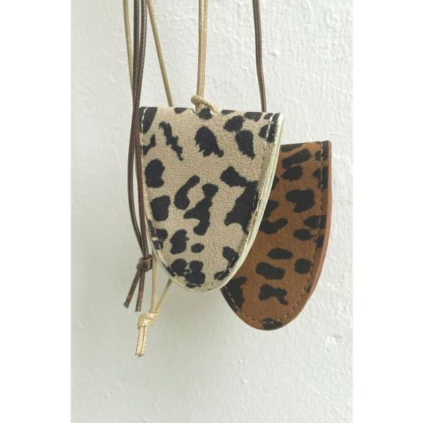 ZOZO問い合わせ番号:96993720ショップ:marjour，マージュールブランド:marjour，マージュール商品名:LEOPARD MAGNETIC SUNGLASS HOLDERカテゴリ:ファッション雑貨>サングラスブランド...