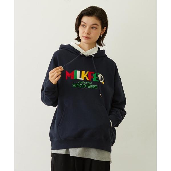 『セール実施中』ZOZO問い合わせ番号:97221210ショップ:MILKFED.，ミルクフェドブランド:MILKFED.，ミルクフェド商品名:RETRO LOGO FELT PATCH SWEAT HOODIEカテゴリ:トップス>パ...