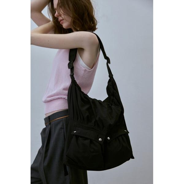 ZOZO問い合わせ番号:97498372ショップ:Avenue，アヴェニューブランド:un/neu，アンノイ商品名:ギャザーアウトポケットナイロンショルダーバッグ / 撥水機能付き / 14inch PC， A4サイズ対応カテゴリ:バッグ&...
