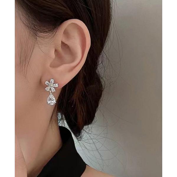 『タイムセール実施中』※このアイテムは返品・交換対象外商品です。ZOZO問い合わせ番号:97562329ショップ:VIBGYOR，ヴィブジョーブランド:VIBGYOR，ヴィブジョー商品名:【IZU】 フラワーモチーフ×ドロップストーンピアス...