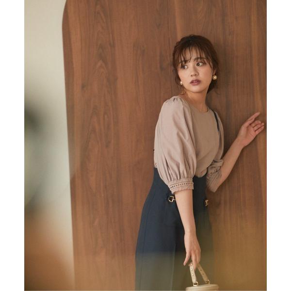 参考価格：9，350円発売時期：2022年07月コンディション：A（使用感なし）数回使用した程度で使用感が感じられないアイテム参考商品名：前後2WAYボリュームスリーブレースカフスブラウス / 1212210801参考品番：121-2210...