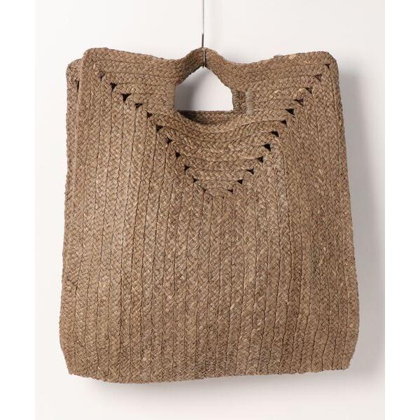 参考価格：14，300円発売時期：2022年03月コンディション：B（目立つ使用感なし）使用感が少ない、または気にならないアイテム表面：ほつれ参考商品名：【MADE IN MADA /メイドインマダ】かごバッグ　ラフィア クラッチバック ハ...