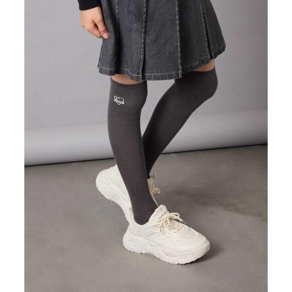 『タイムセール実施中』※このアイテムは返品・交換対象外商品です。ZOZO問い合わせ番号:97798811ショップ:a.v.v，アー・ヴェ・ヴェブランド:a.v.v，アーヴェヴェ商品名:[KIDS]ハート刺繍ニーハイソックスカテゴリ:レッグウ...