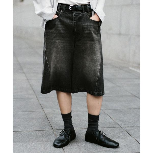 『タイムセール実施中』参考価格：4，950円発売時期：2025年06月コンディション：A（使用感なし）数回使用した程度で使用感が感じられないアイテム参考商品名：CURVED SEAM DENIM WIDE SHORTS参考品番：WYsp17...