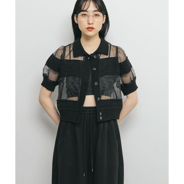 『タイムセール実施中』参考価格：7，150円発売時期：2025年06月コンディション：S（新品同様）タグ付きの未使用、または新品同様のアイテム付属品：スペアボタン・タグ参考商品名：クロシェニットドッキングブラウス参考品番：KBA5-23R9...