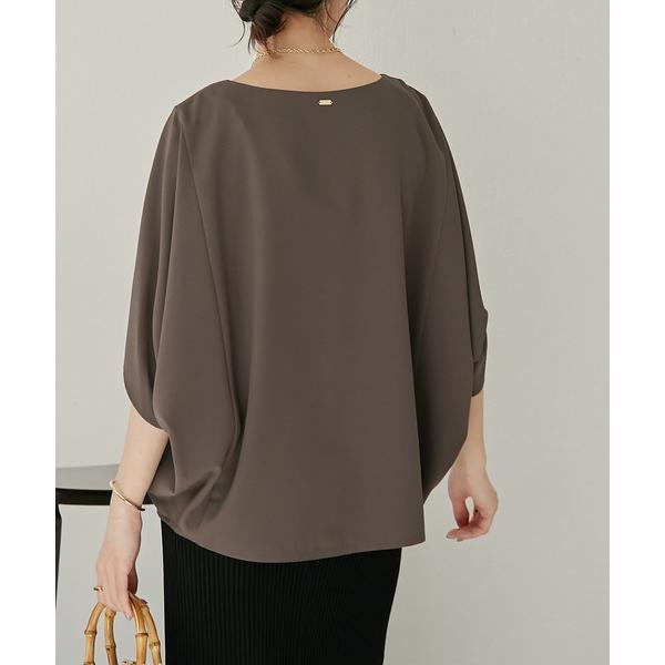 参考価格：12，100円発売時期：2022年12月コンディション：B（目立つ使用感なし）使用感が少ない、または気にならないアイテム袖・後身頃：汚れ参考商品名：フォーマルからデイリーまで/NEWジャージドルマンブラウス/セットアップ可参考品番...