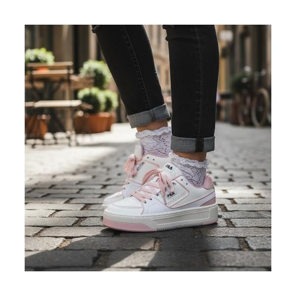 『セール実施中』ZOZO問い合わせ番号:97833434ショップ:FILA，フィラブランド:FILA，フィラ商品名:FILA COURT FEATHERY V2カテゴリ:シューズ>スニーカーブランド品番:UFW25040116素材:甲...